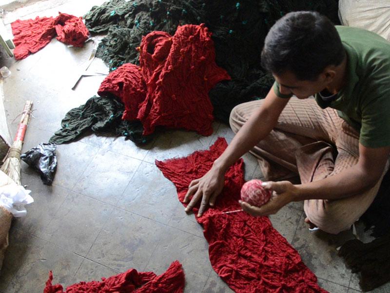 D'source Bandhani-Untieing Bandhej | Process of Bandhani | D'Source ...