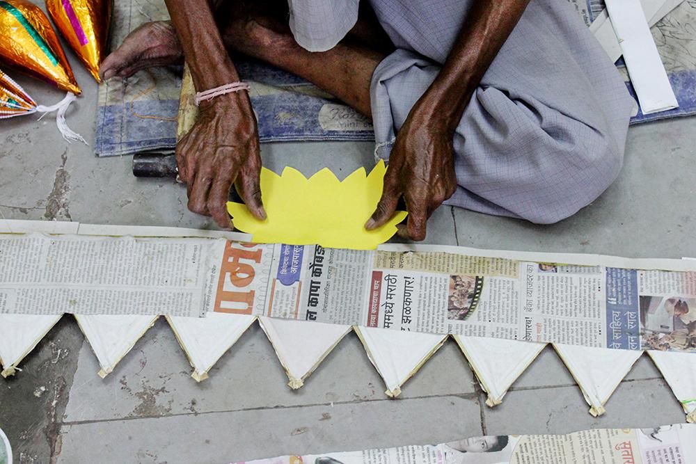 D'source Assembling Toran in Shop | Process | D'Source Digital Online ...