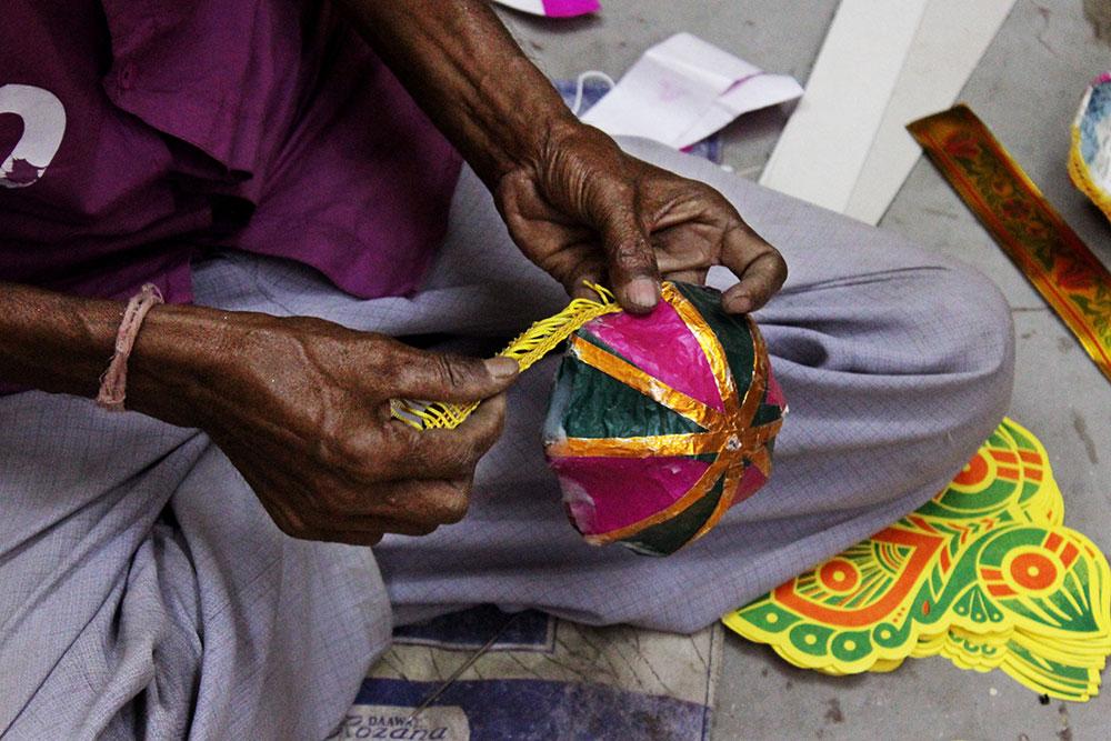 D'source Assembling Toran in Shop | Process | D'Source Digital Online ...