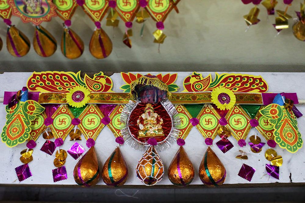 D'source Assembling Toran in Shop | Process | D'Source Digital Online ...